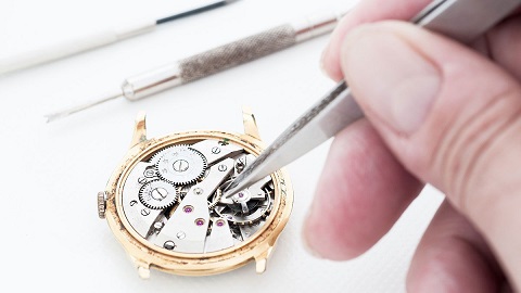 Crystal MN On-Site Watch Repair Services | Johantgen Jewelers